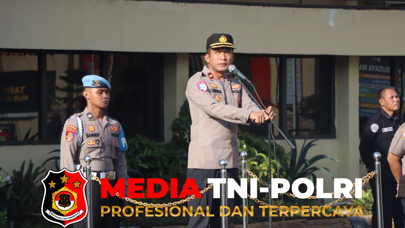 Wakapolres Kotim Beri Arahan Personel Saat Pimpin Apel Pagi - mediatnipolri